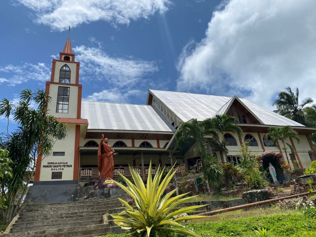 Paroki St. Petrus, Nulion – Keuskupan Manado